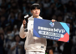 [사진] 준플레이오프 MVP 김영규 - OSEN
