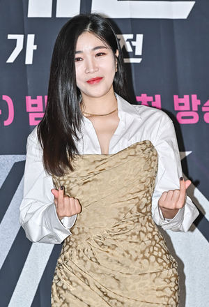 [사진]싱어게인3 이해리,'하트 포즈 요청에 수줍은 듯' - OSEN