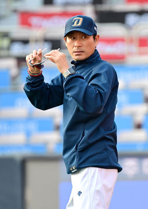 [사진]PO 2차전 준비하는 NC 강인권 감독 - OSEN