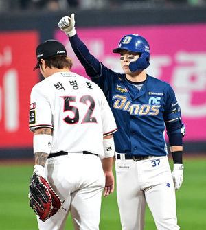 [사진]박건우-박병호, 'PO 2차전 희비교차' - OSEN