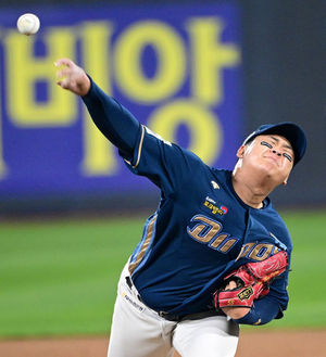 [사진]신민혁, 'PO 2차전 혼신의 피칭' - OSEN