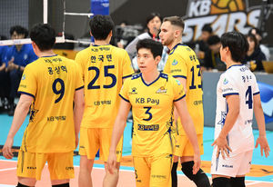 [사진]KB손해보험,'역전 허용하는 실점' - OSEN