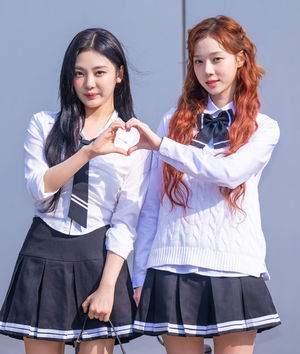 [사진]에스파 닝닝-윈터,'막내즈 하트' - OSEN