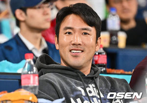 조용히 창원NC파크 찾은 롯데 전준우, 내년에는 관중 아닌 플레이어로 가을 무대 누빈다 [PO] - OSEN
