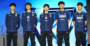 [사진] LOL 월드챔피언십 8강 경기 나서는 LNG 선수들, 팬 여러분 응원 부탁해요. - OSEN