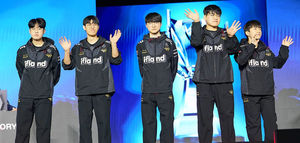 [사진] LOL 월드챔피언십 8강 경기 나서는 T1 선수들, 팬 여러분 응원 부탁해요. - OSEN