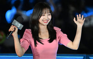 [사진] 윤수빈 아나운서, LOL 월드챔피언십 재미나요 - OSEN