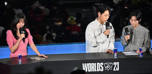 [사진] LOL 월드챔피언십 T1과 LNG 경기 분석하는 윤수빈 아나운서, 고수진 해설, ‘헬리오스’ 신동진 - OSEN