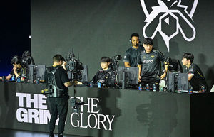 [사진] LOL 월드챔피언십 T1, 팬들 환호속 승리 만끽 - OSEN