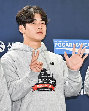 [사진]7차전 예상한 박영현,'KS 끝장승부 우승이 더 멋있을거 같아요' - OSEN