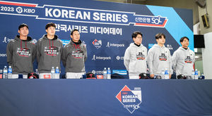 [사진]LG-KT,'한국시리즈 1차전 앞두고 무거운 분위기의 양팀' - OSEN