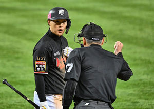 [사진] 배정대, 아웃이라고? - OSEN