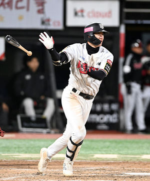 ‘대타의 신’ 김민혁 맹타의 비결, 롯데에서 온 포수 방망이가 부적 됐다 [KS4] - OSEN