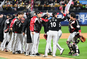 [사진'29년만의 한국시리즈 우승까지 딱 1승 남은 LG - OSEN