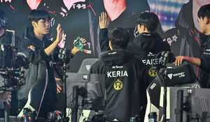 [사진] T1, 징동게이밍 3-1로 꺾고 결승 진출 - OSEN