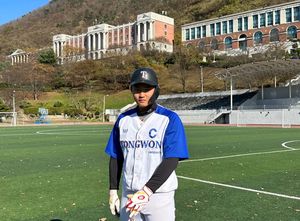 어느 신생대학 거포의 일본야구 도전, "강력한 배팅 주목, KBO&NPB 진출" - OSEN