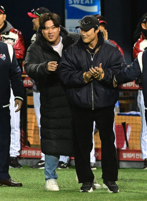 “한국야구 많이 그리워요” 류현진, 김하성·이정후와 잠실구장 방문 [KS5] - OSEN