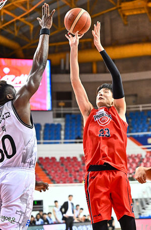 [사진] 최진수, 블로킹 조심 - OSEN