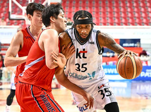 [사진] 배스, 밀어 붙여 - OSEN