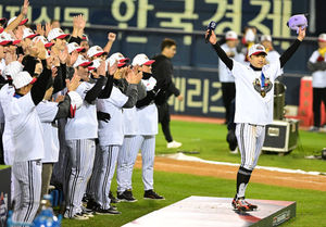 [사진]박해민, 한국시리즈 5차전 MVP - OSEN