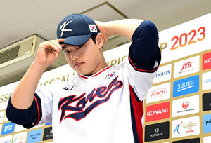 [사진]문동주, '항저우 AG 이어 APBC도 우승한다' - OSEN