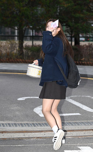 [사진]첫사랑(CSR) 수아,'시험장 잘 다녀 올게요' - OSEN