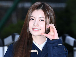 [사진]첫사랑(CSR) 수아,'러블리 하트' - OSEN