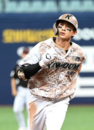 FA 중견수? 이정후를 지켜보라, GG 4회 중견수&908억 중견수와 어깨 나란히 - OSEN