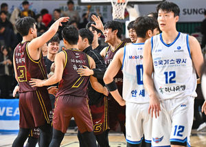 [사진] 승리의 기쁨 나누는 창원 LG - OSEN