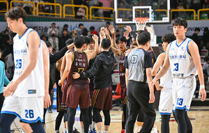 [사진] 승리의 기쁨 나누는 창원 LG - OSEN