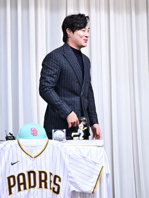 [사진]'한국인 첫 ML 골드글러브 수상' 김하성, '미소 가득' - OSEN