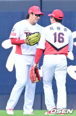 "센터 맡아야 딱 좋은 그림" 174안타 성범스쿨 신입생, KIA 외야진 키 쥐고 있다 [오!쎈 오키나와] - OSEN