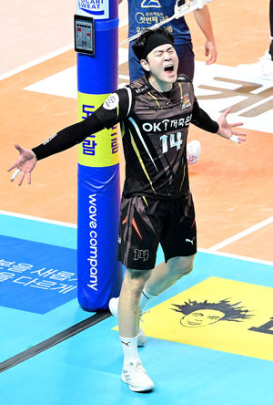 [사진]OK금융그룹 송희채, '뜨거운 포효' - OSEN