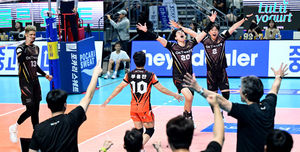 [사진]3-0 셧아웃 승리 기뻐하는 OK금융그룹 - OSEN