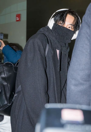 [사진]BTS 뷔,'눈만 빼꼼' - OSEN