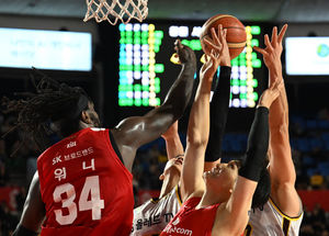 [사진]SK-LG,'치열한 리바운드 전쟁' - OSEN