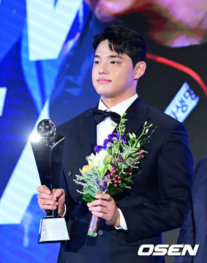 "한국 최고 영건, 전형적인 MLB급 유망주"...이정후-안우진 없는 KBO, ML의 시선은 이제 문동주로 향한다 - OSEN