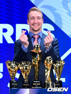 '2년 1000만 달러' 제시 받은 MVP 페디, ML 복귀 사실상 확정 - OSEN