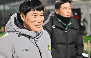 [사진]여유 넘치는 김포FC 고정운 감독 - OSEN