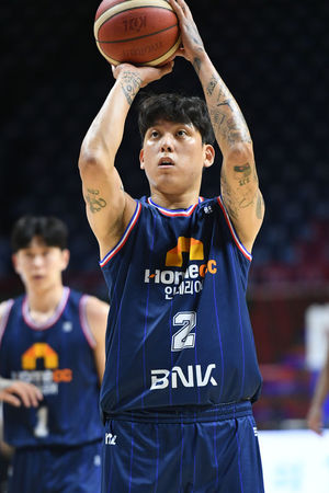 '최준용-송교창 43점 합작' 4쿼터 폭발 KCC, DB 잡고 연승→단독 5위 등극 - OSEN