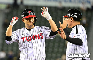 1루-2루-3루-유격수, 모두 ‘100이닝’ 35세 FA 유틸리티, 왜 협상 소식이 없을까 - OSEN