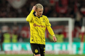 '충격' BVB에서만 12시즌 보낸 로이스, 감독 향해 쿠데타 주도..."선수 대부분이 같은 생각" - OSEN