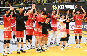 [사진]우리카드,'KB손해보험 상대 셧아웃 승리' - OSEN