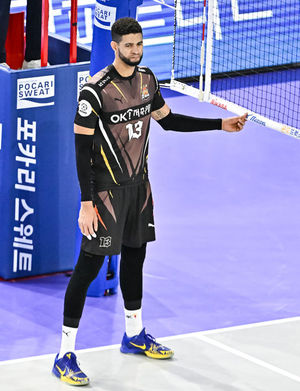 [사진]0-3 패배 아쉬워하는 OK금융그룹 레오 - OSEN