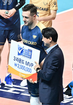 [사진]우리카드 마테이,'V리그 3라운드 MVP 선정' - OSEN