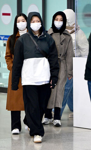 [사진]귀국하는 트와이스 나연-다현-정연-지효 - OSEN