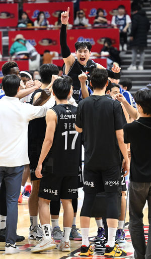 [사진]KT 소닉붐,'KCC 잡고 펄쩍' - OSEN