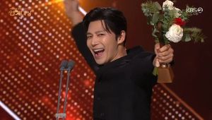 지승현, 데뷔 18년 만 첫 수상 "양규 장군 인기 덕분"..활 세리머니 [2023 KBS 연기대상] - OSEN