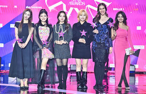 '팔로워 총 1억 3천만' 제야의 종 타종한 미녀 인플루언스 6인은 누구? [박준형의 ZZOOM] - OSEN