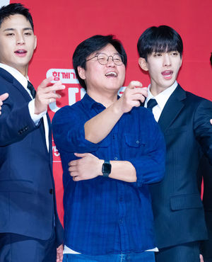 [사진]나영석 PD,'세븐틴과 함께' - OSEN